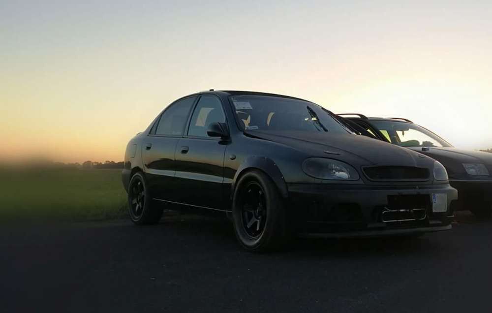 Ciekawostka z ogłoszenia: Daewoo Lanos z 550-konnym silnikiem Opla Calibry