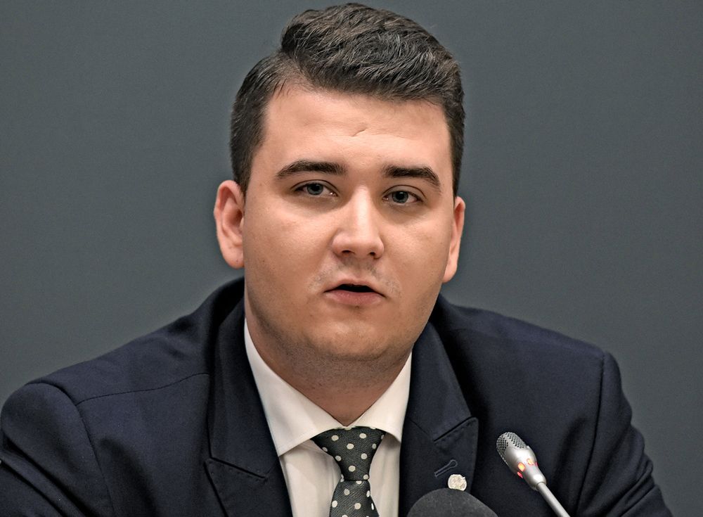 Bartłomiej Misiewicz korzystał z przywilejów rzecznika. A one miały ...