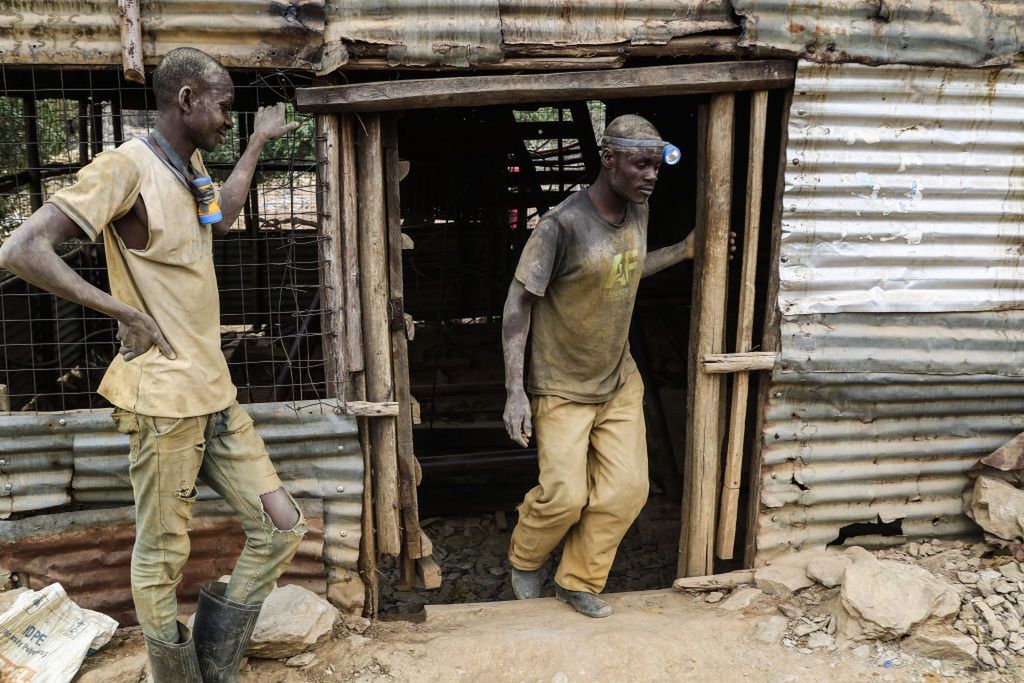 South Africa's mine crisis: 4,500 illegal miners trapped South Africa's mine crisis: 4,500 illegal miners trapped
