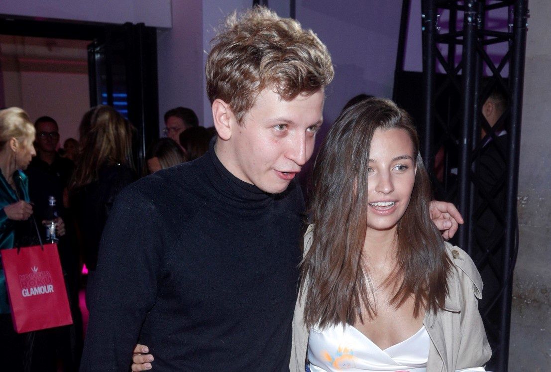 Maciej Musiałowski i Julia Wieniawa w przejmującym tańcu. Klip "Zabierz ...