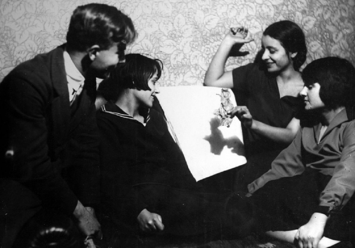 Quiz. Andrzejki w czasach PRL-u. Pamiętasz te wieczory? - o2