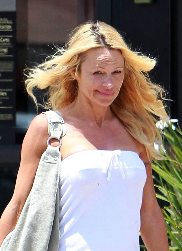 Pamela Anderson bez Photoshopa! - Pudelek Pamela Anderson bez Photoshopa! - Pudelek