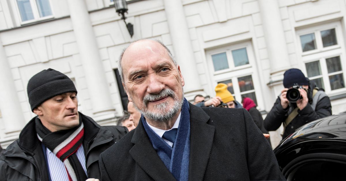 Antoni Macierewicz w Telewizji Republika. Pierwszy raz jako minister w ...