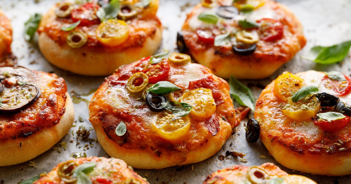 Healthy mini pizzas: A party favorite with a protein boost