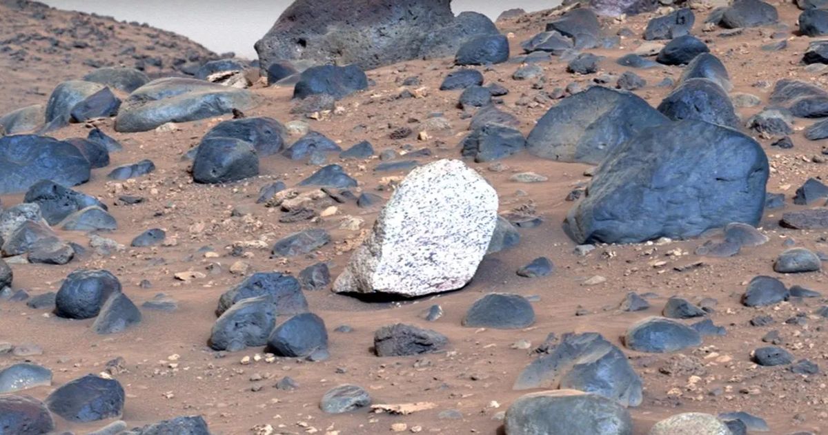 Mars rover finds unique boulder, hints at ancient geological processes