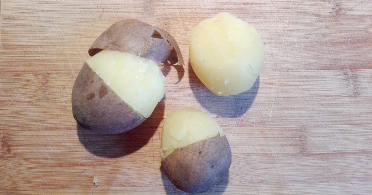 You'll peel potatoes in a flash. Brilliant method without a peeler