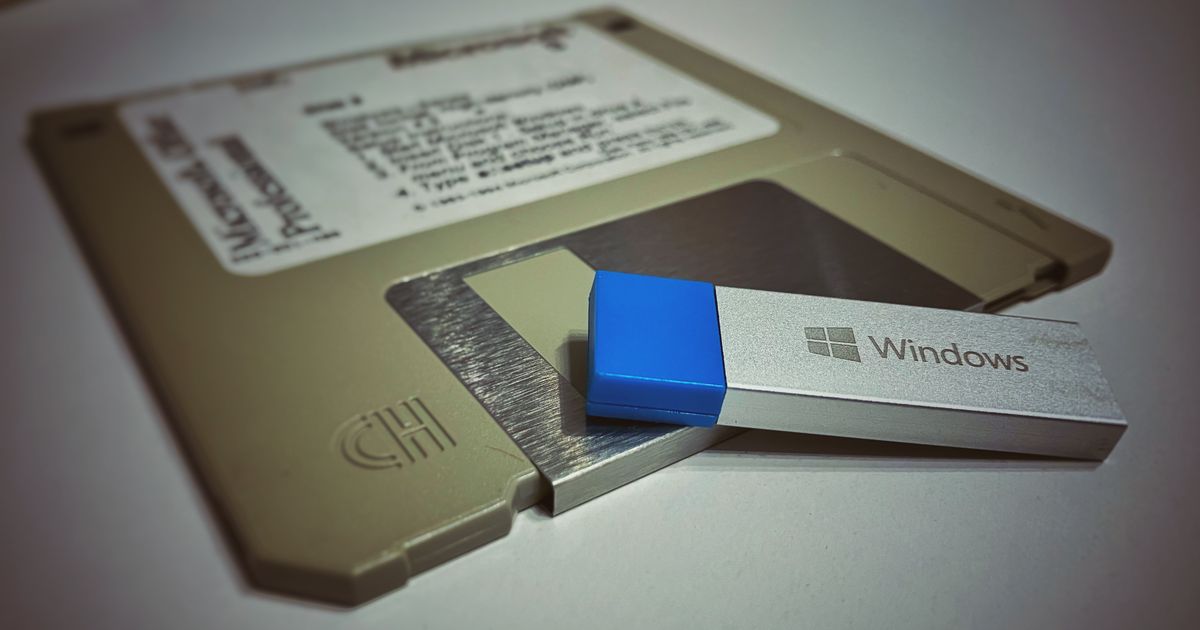 Construction of Windows NT: compatibility mechanisms that work to this day