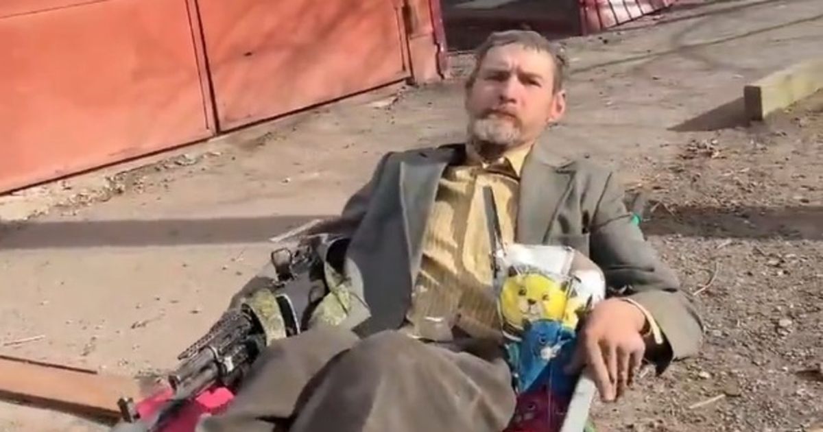 Ukrainian forces retreat from Kursk as Russian grip tightens