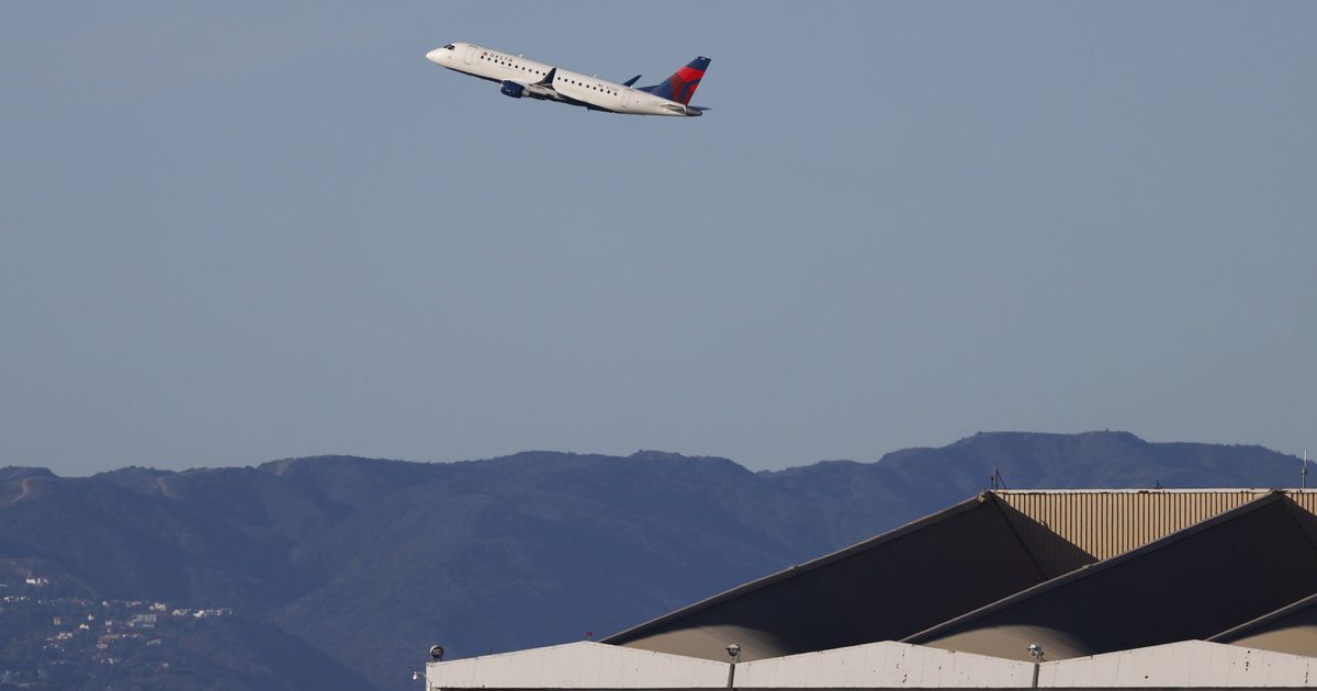 Close call at LAX: Delta plane barely avoids runway collision