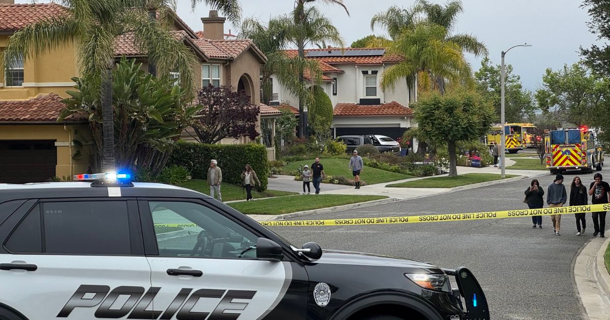 Fatal plane crash in Simi Valley: Pilot killed, houses hit
