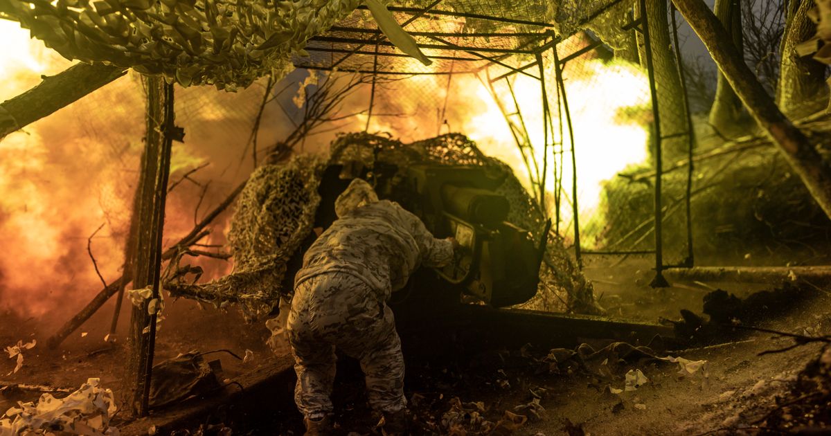 Mass exodus from Ukraine: Hundreds of thousands flee