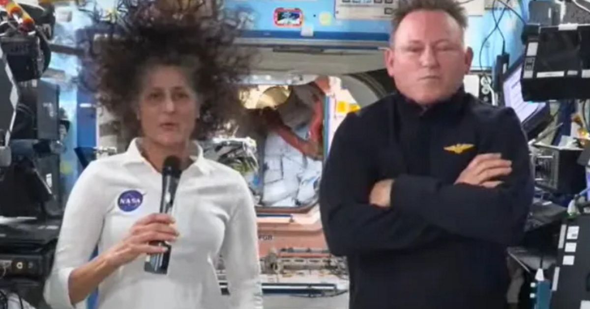 American astronauts return to Earth after 286 days in space