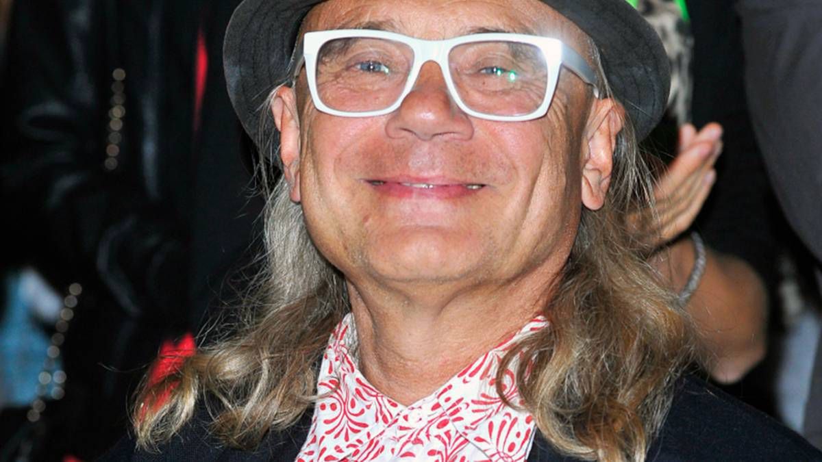 Kamil Sipowicz z partnerką na plaży. Sylwia jest nie tylko sporo ...