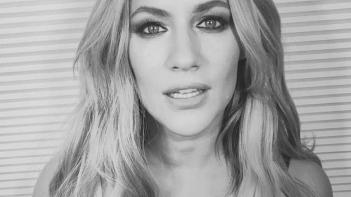 Ostatnie zdjęcie Caroline Flack obiegło zagraniczne media. Zrobiła je ...