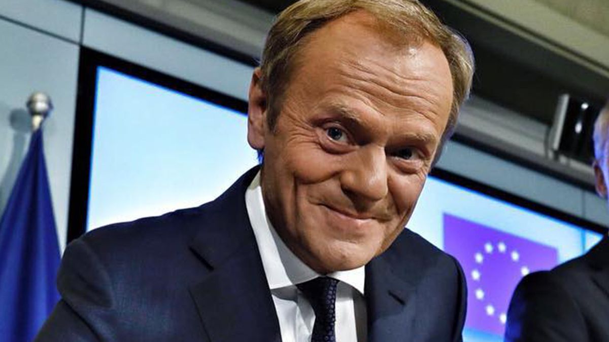 Donald Tusk pokazał się z burzą loków na głowie. Ciężko uwierzyć, ale ... Donald Tusk pokazał się z burzą loków na głowie. Ciężko uwierzyć, ale ...