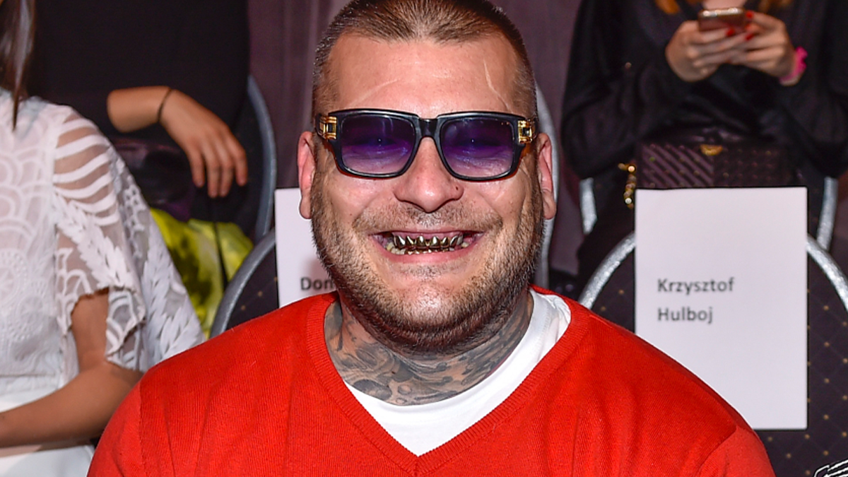 Popek już tak nie wygląda. Sprawił sobie uroczą blond grzywkę i wygląda ...