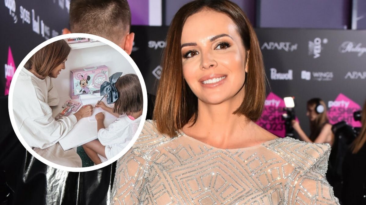 Anna Wendzikowska z dumą prezentuje dzieło swojej córki. Ten napis ...