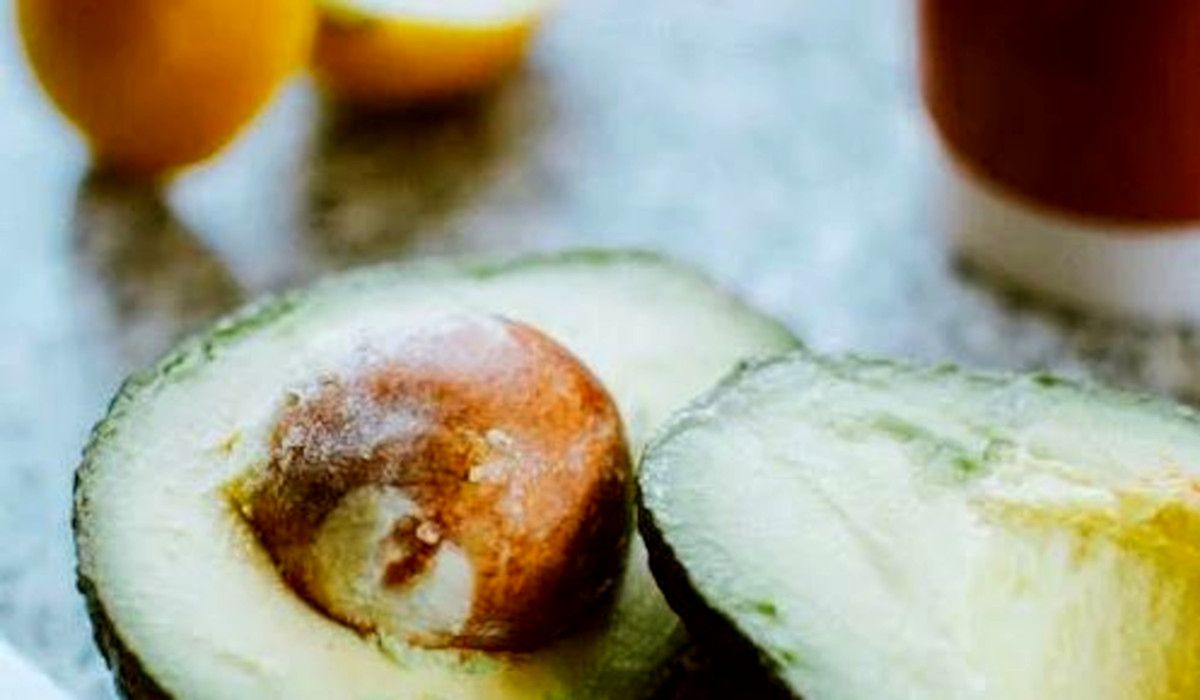 Pestkę z awokado też można jeść! Trzeba ją tylko odpowiednio przygotować