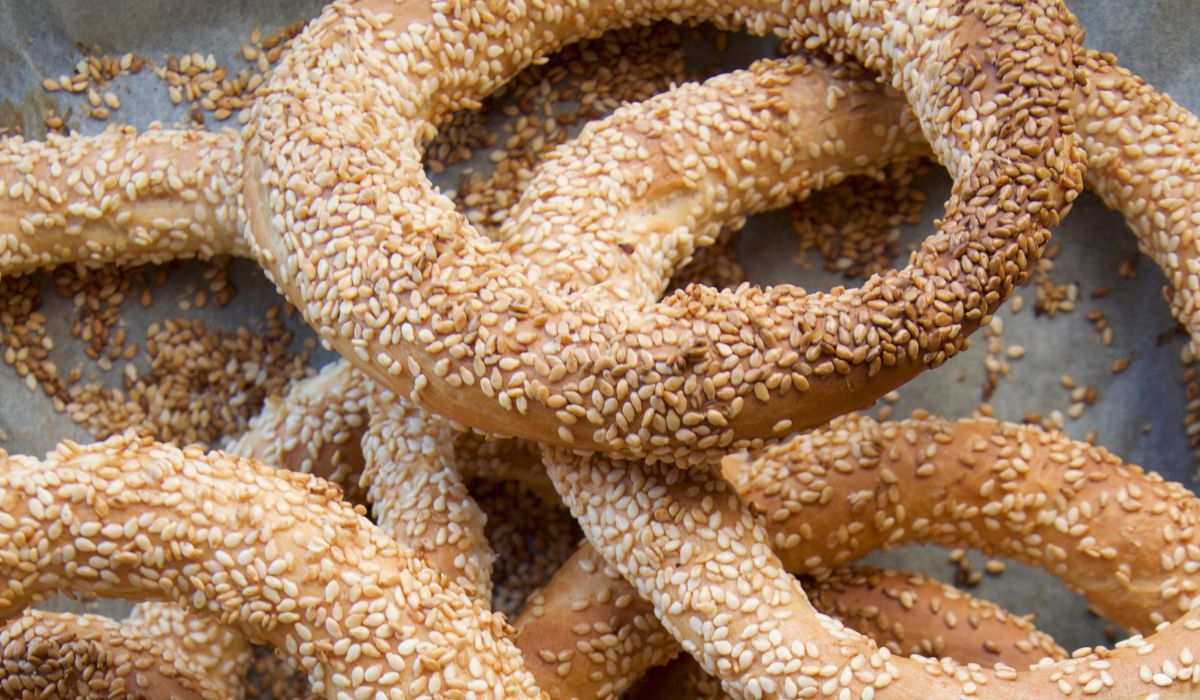 Greckie precle z miękkim środkiem i chrupiącą skórką. Trudno się oprzeć