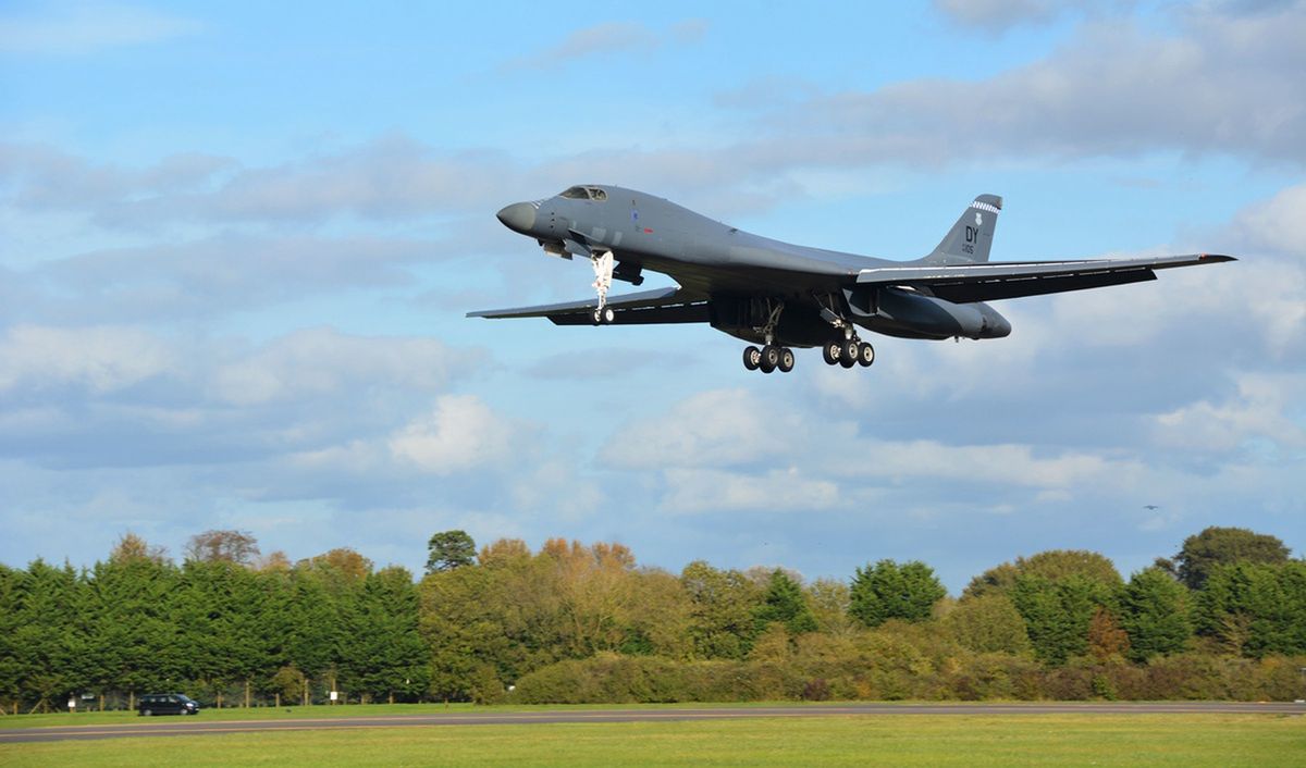 B-1B bomber crashes during training mission at South Dakota base; crew ...