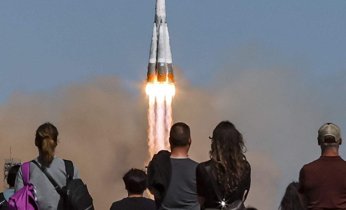 Soyuz-27 rockets to ISS with international crew on board