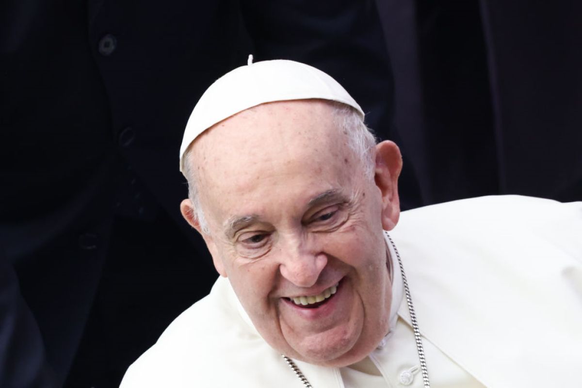 Global leaders pay tribute to Pope Francis, "the people's pope"