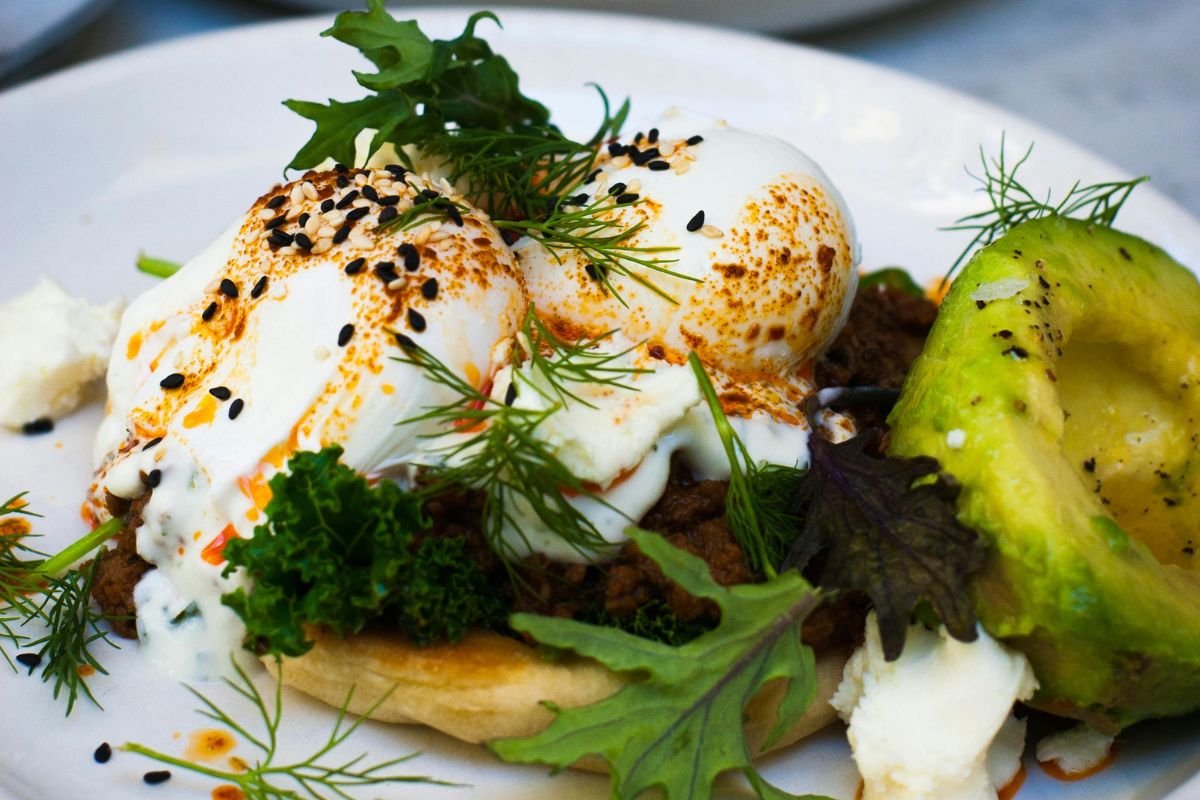 Master poached eggs with an air fryer: Breakfast made easy