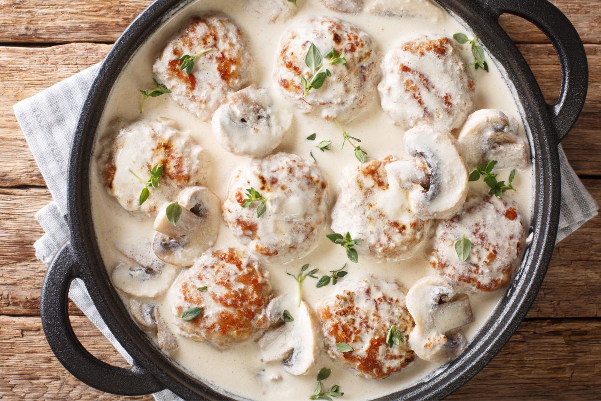 Fluffy meatballs in creamy sauce. Your mother-in-law will be impressed