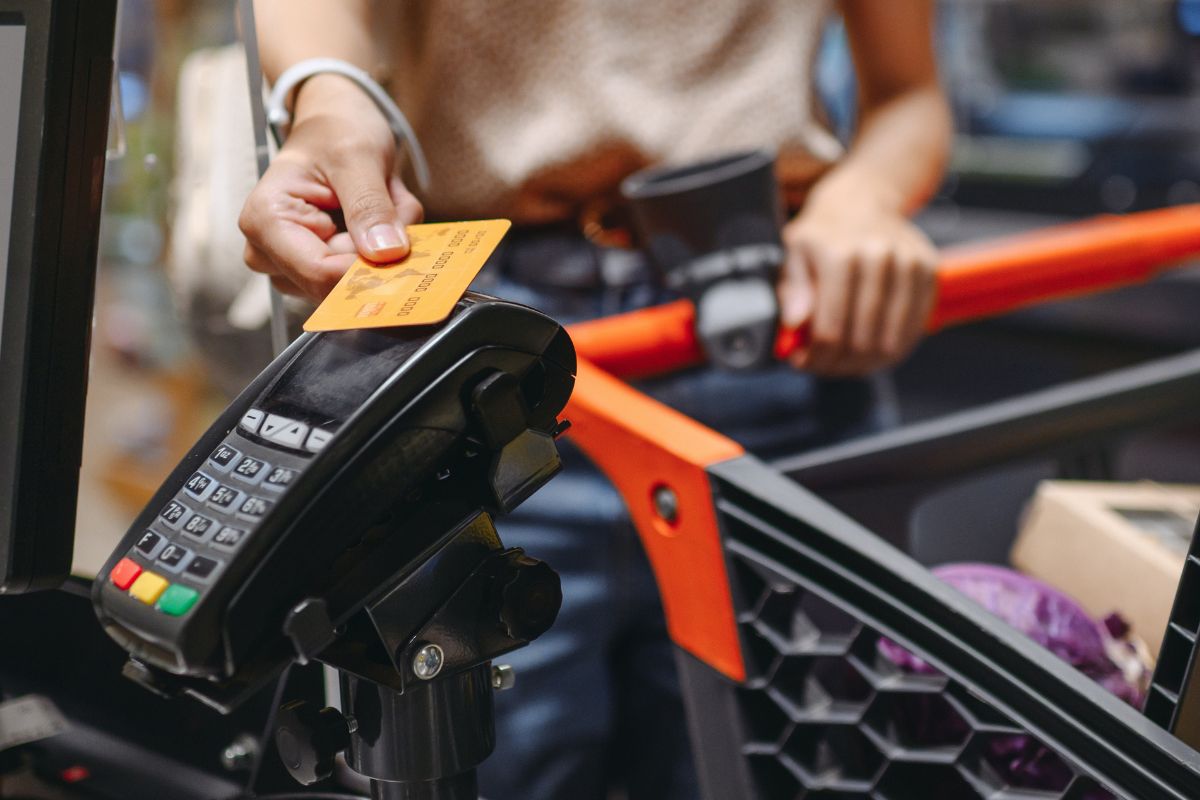 Jeśli płacisz za zakupy w sklepie kartą, nie odpowiadaj na to pytanie ...