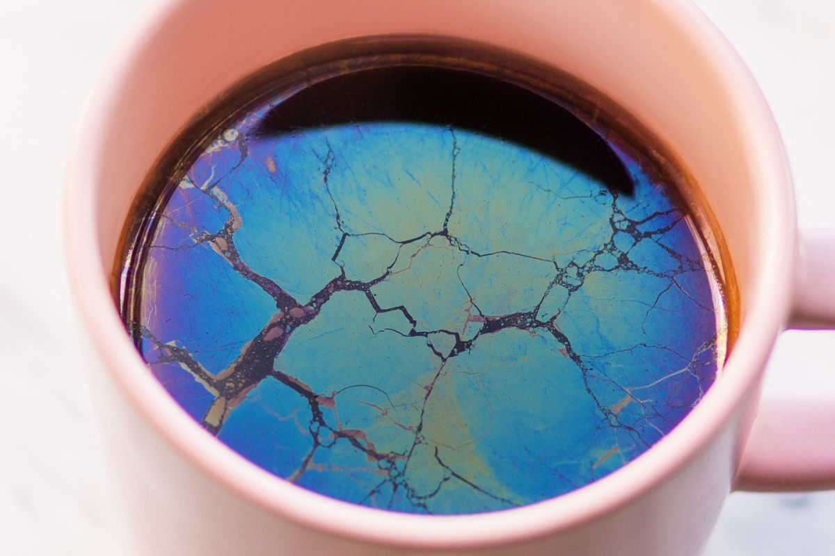 Shimmering tea secrets: The science behind the surface film