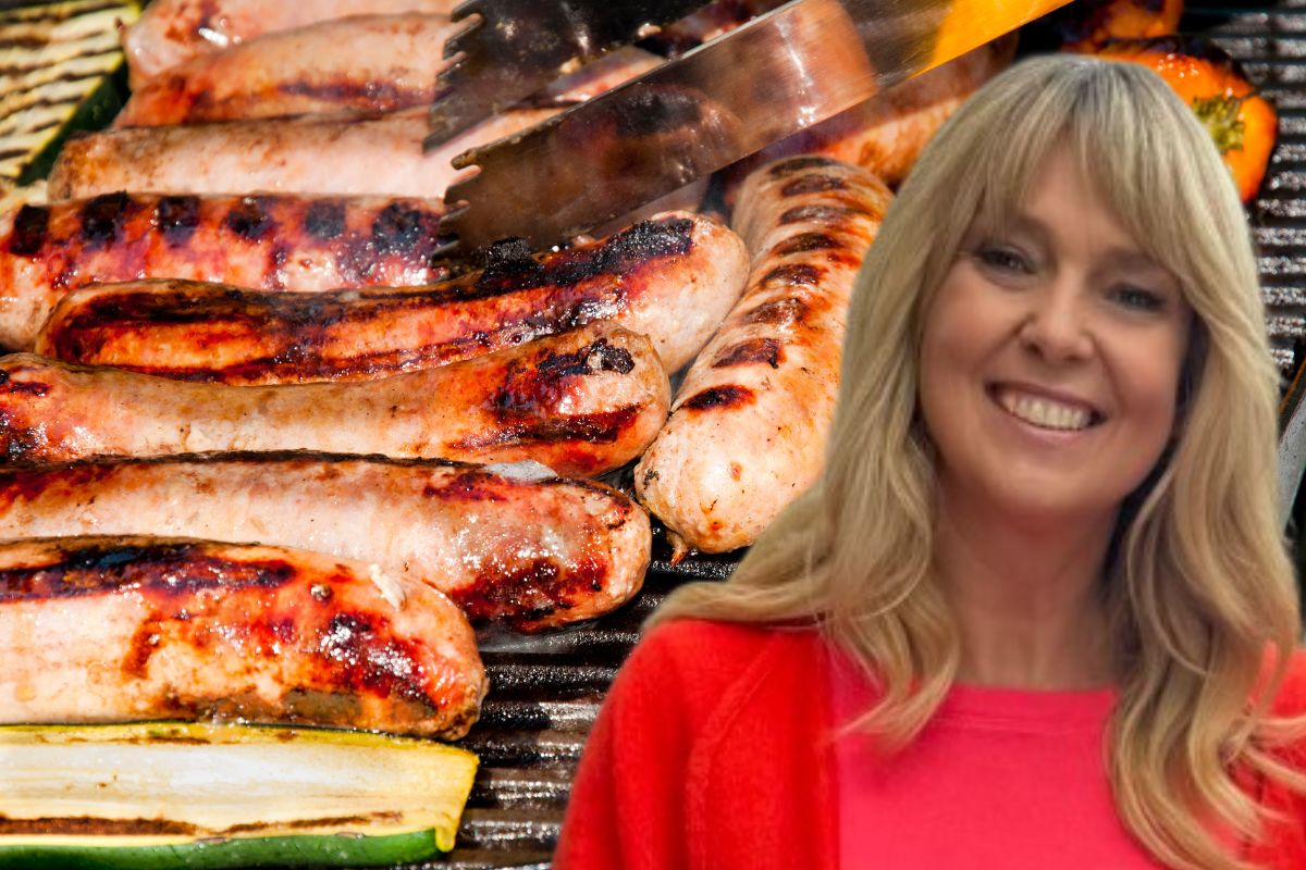 Ewa Wachowicz robi genialną białą kiełbasę na grillu. Jej sekretem jest ...