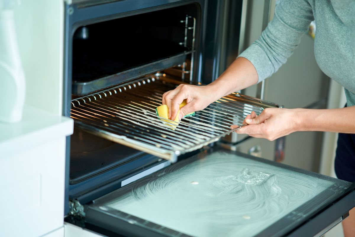 Detox your oven: Money-saving DIY cleaning paste that wipes away even ...