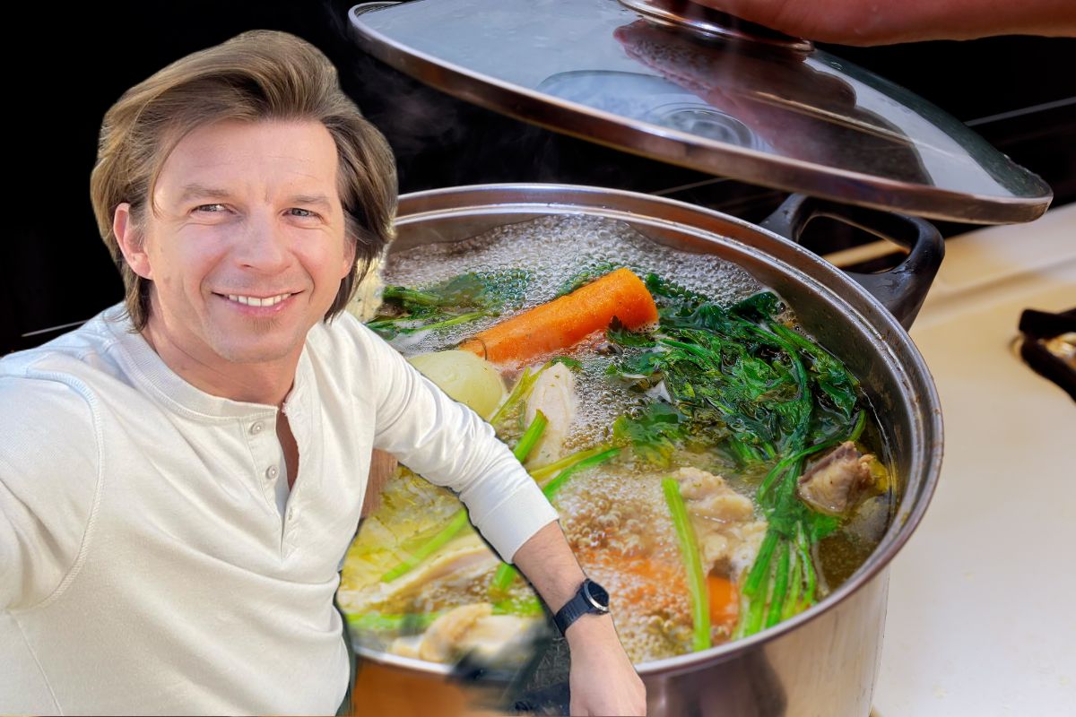 Karol Okrasa robi genialny rosół. Gotuje go na mięsie, po które sięgają ...