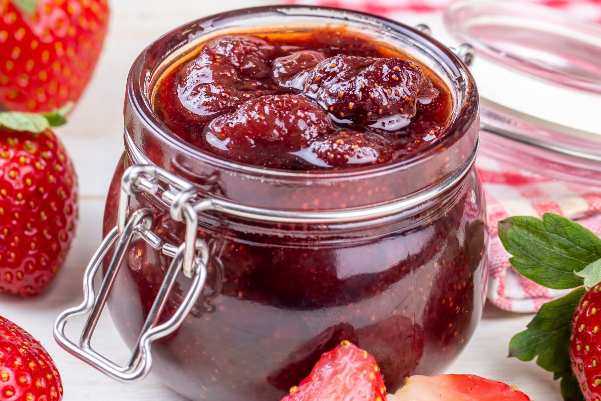 Strawberry chocolate jam: A must-try treat for your pantry