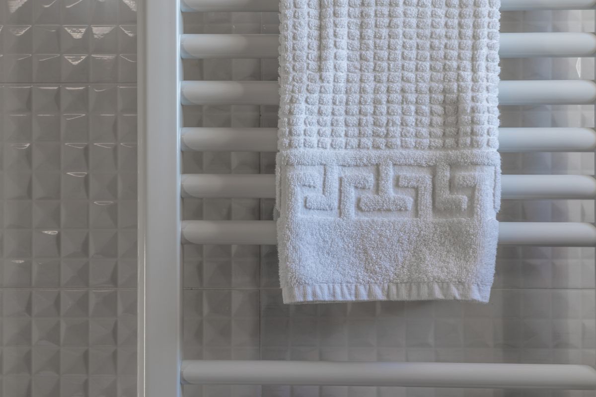 Damp towels on radiators: Hidden dangers and rising costs Damp towels on radiators: Hidden dangers and rising costs