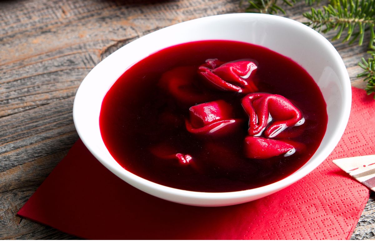 Dodaj pod koniec gotowania. Inaczej barszcz straci kolor i będzie ...