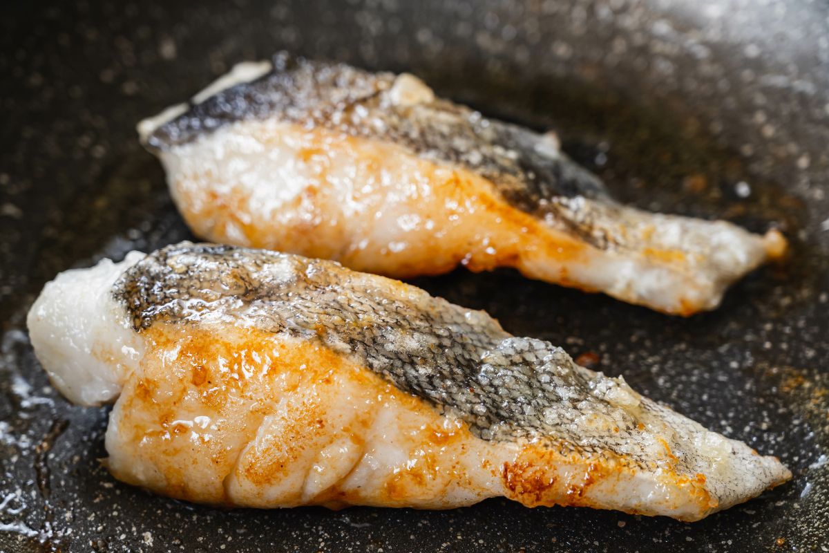 Banishing the off-putting aroma: Simple kitchen hacks to enjoy fish ...