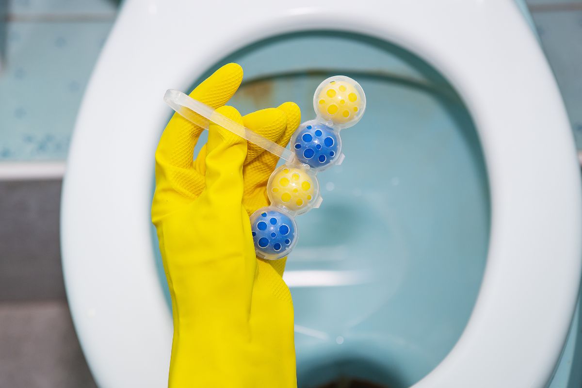 How to correctly install toilet deodorizers: Common mistakes