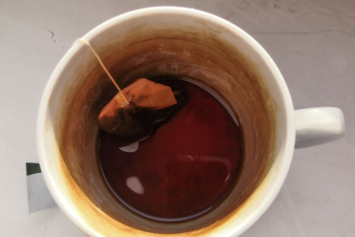 Banish tea stains: Simple tricks for pristine mugs