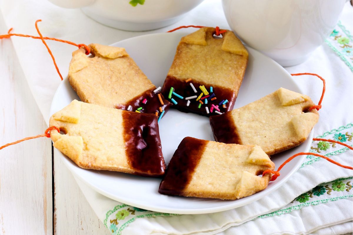 Gingerbread tea bag cookies: A sweet holiday tradition