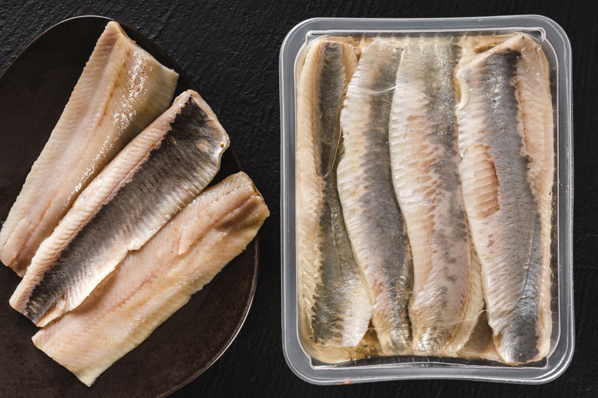 Simple trick reveals the perfect soaking time for herring: The finger ...