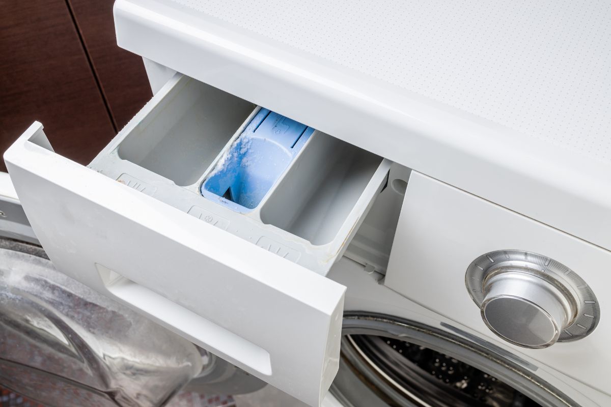 Unlock washing machine potential: Enhance laundry with baking soda