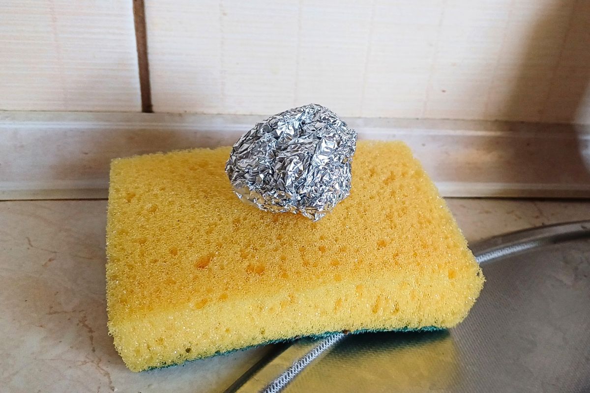 Aluminum foil: The kitchen cleaner you never knew you needed