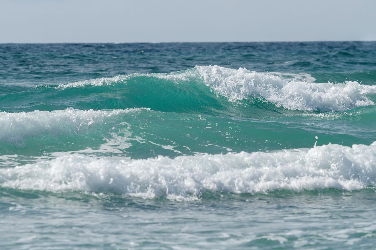 Ocean wave energy breakthrough: InfinityWEC surpasses wind power