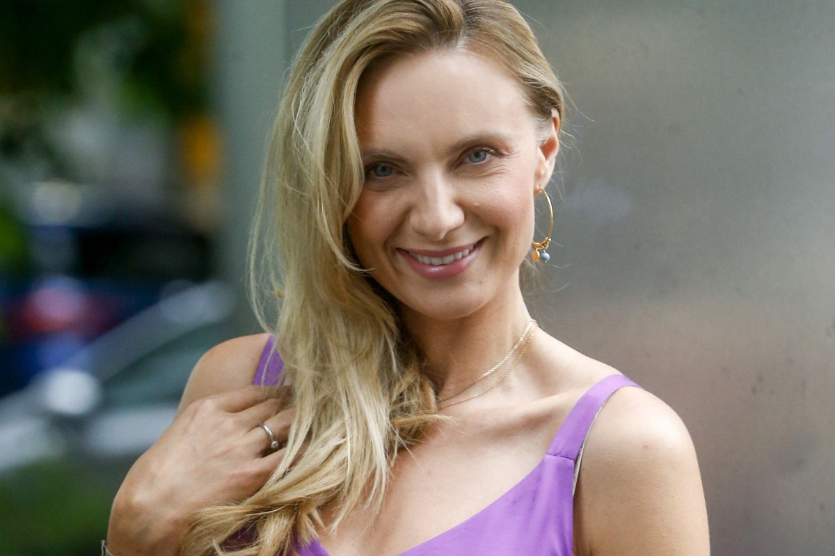 Na premierze zadała szyku. Postawiła na koronkę