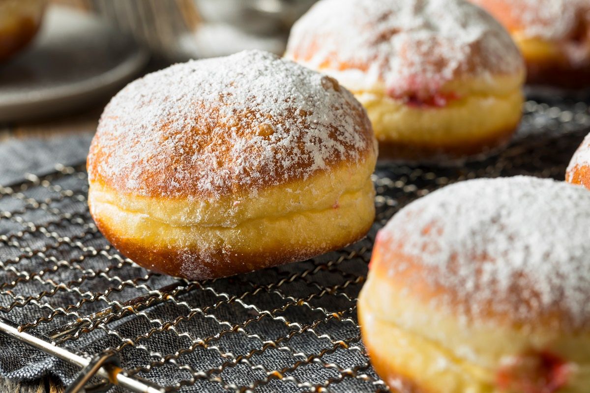 Dutch Delight. How apples and Raisins Transform Traditional doughnuts ...
