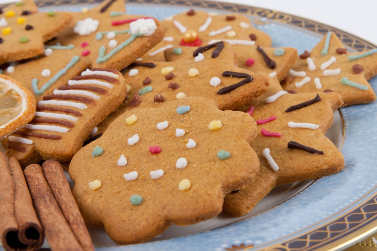 Soften hard gingerbread with citrus: A holiday baking hack