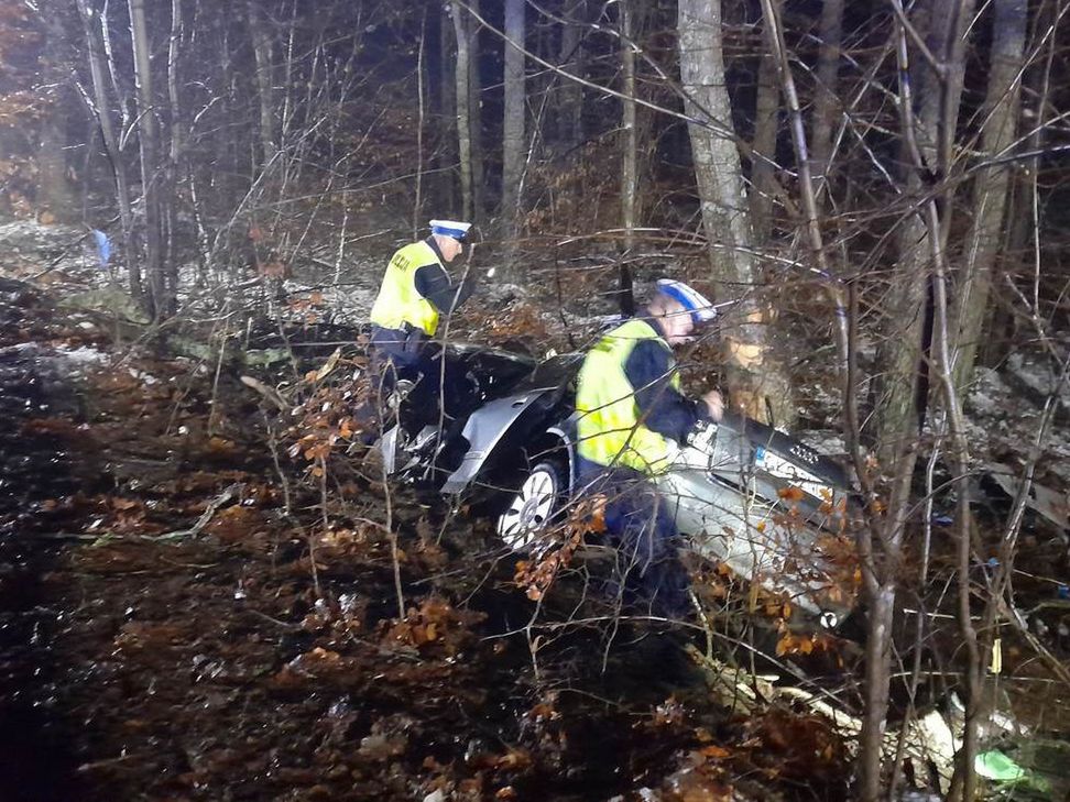 Dwie osoby nie żyją, 12-latek w szpitalu. Tragedia na drodze
