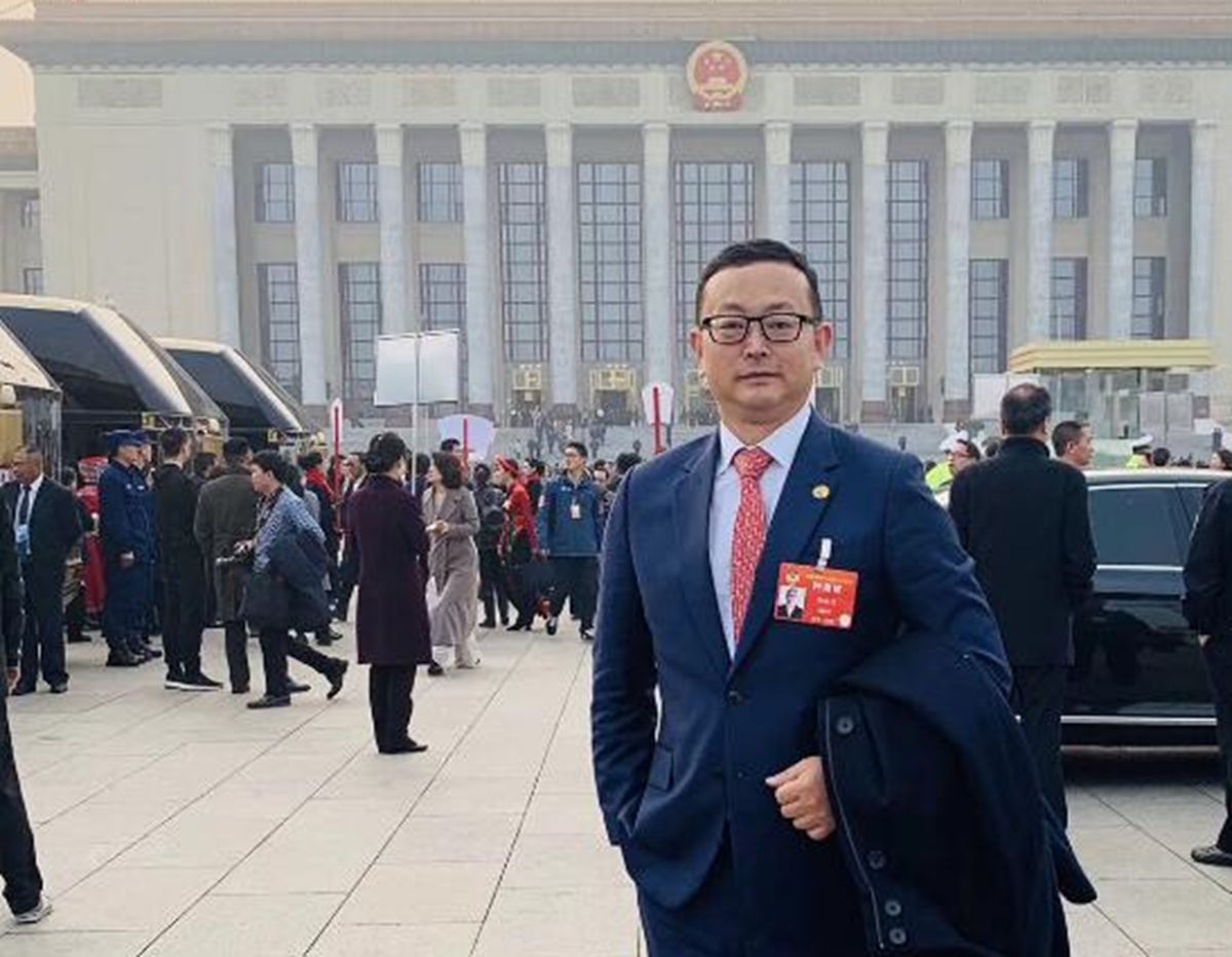 Prince Andrew's ties with alleged spy spark new scandal