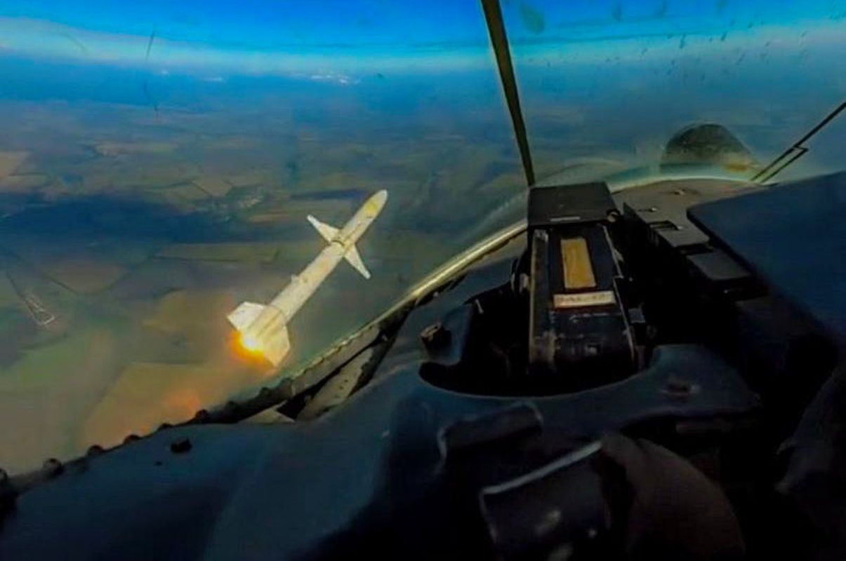 Ukrainian MiG-29s deploy AGM-88 missiles in radar attacks